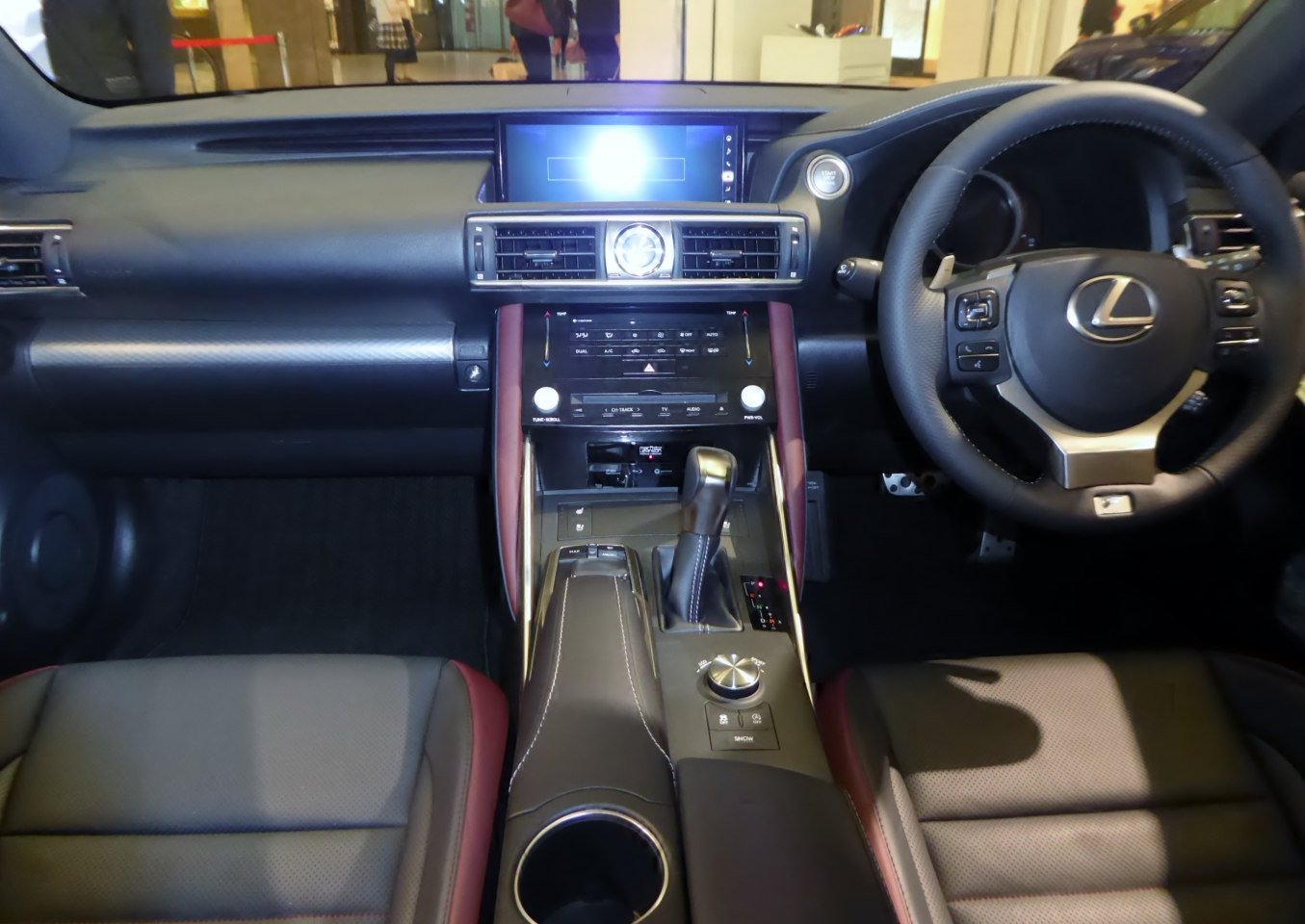 Lexus IS III (XE30, facelift 2016) 300 V6 (260 Hp) AWD ECT